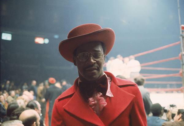 Muhammad Ali: Fans In Fur At The Bonavena Fight (1970) - Flashbak