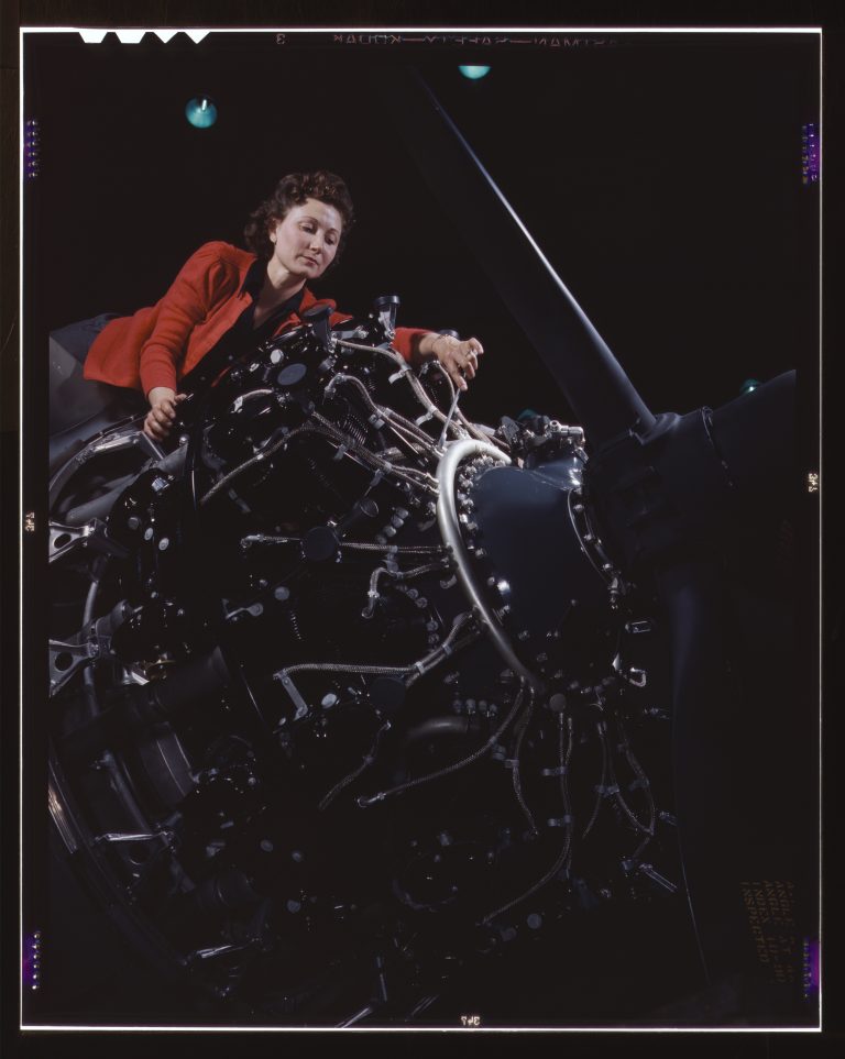Women At War: Lush Kodachrome Photos Of Engineers At The Douglas ...