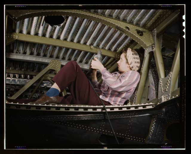 Women At War: Lush Kodachrome Photos Of Engineers At The Douglas ...