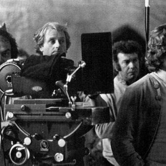 Stanley Kubrick and Ryan O’Neal on the set of Barry Lyndon, 1974 - Flashbak