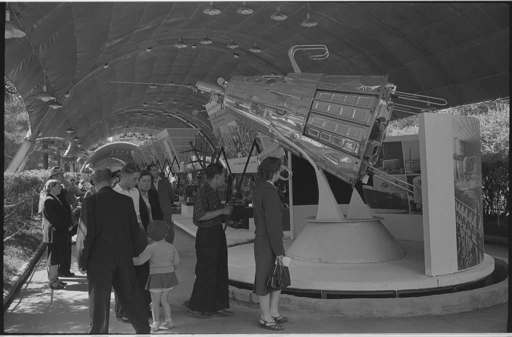 Soviet Citizens See The Future: Photos From The 1959 Kitchen Debate ...