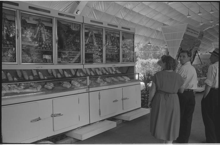 Soviet Citizens See The Future: Photos From The 1959 Kitchen Debate ...