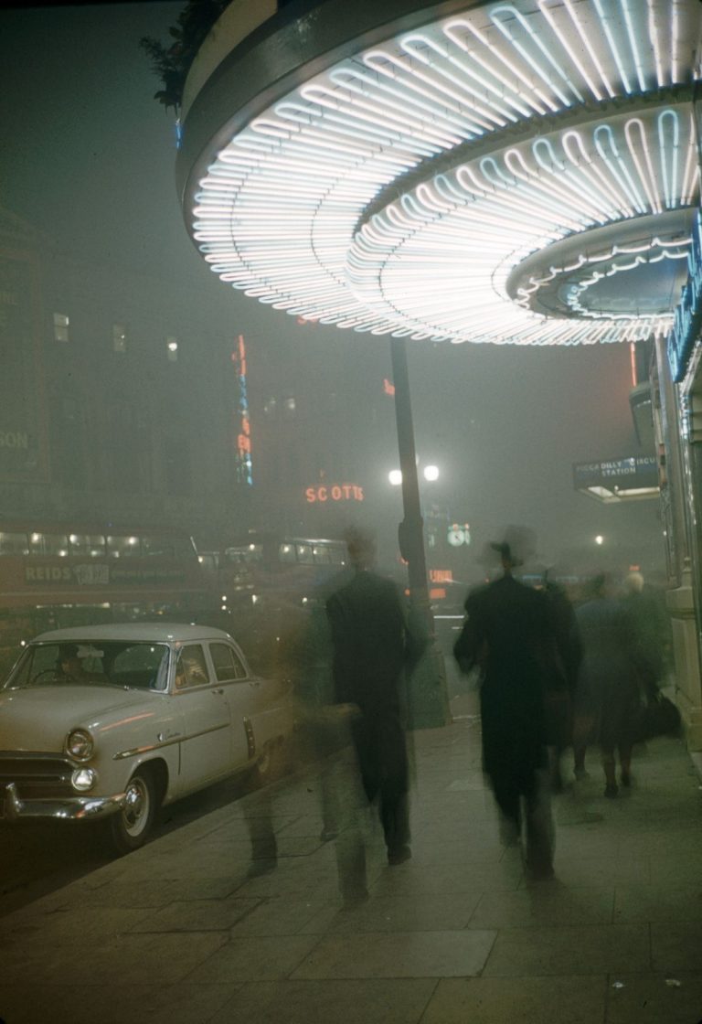 'A Proper Pea-Souper' - The Dreadful London Smog of 1952 - Flashbak