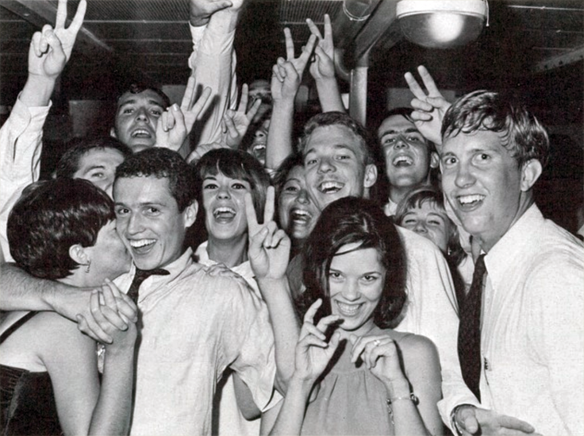 25 Found-Photos of Youthful Partying, Drinking and Other Tomfoolery in ... 25 Found-Photos of Youthful Partying, Drinking and Other Tomfoolery in ...