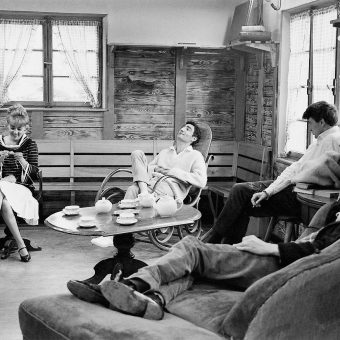 Jeanne Moreau, Serge Rezvani, Henri Serre and Oskar Werner in Jules et ...