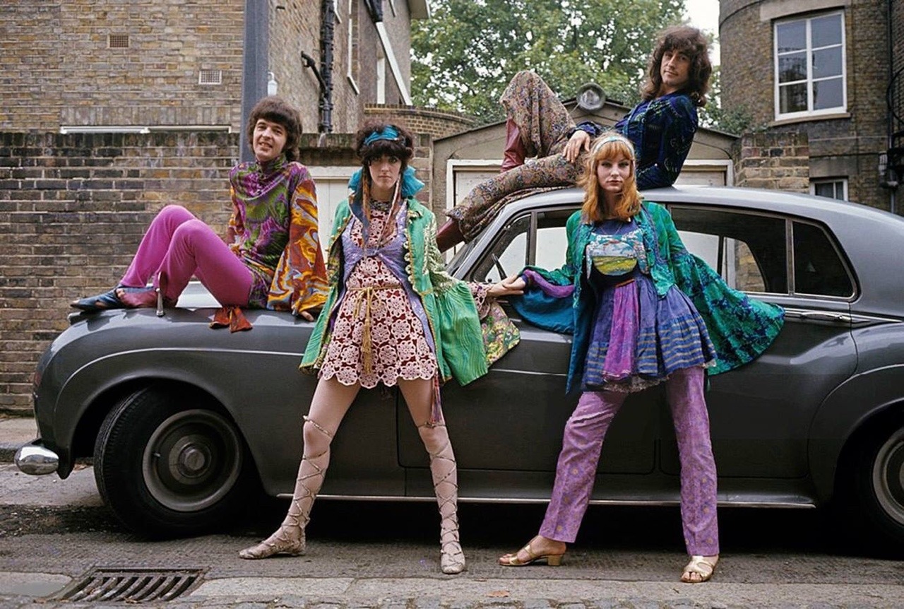 Swinging London 1967, complete series of photos of the magazine “Paris ...