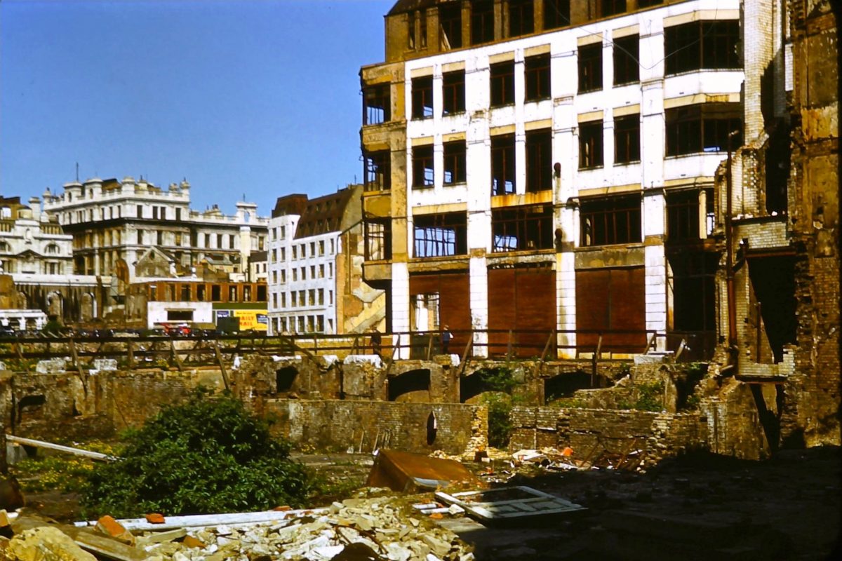 Colour Snapshots of London in the 1950s - Flashbak