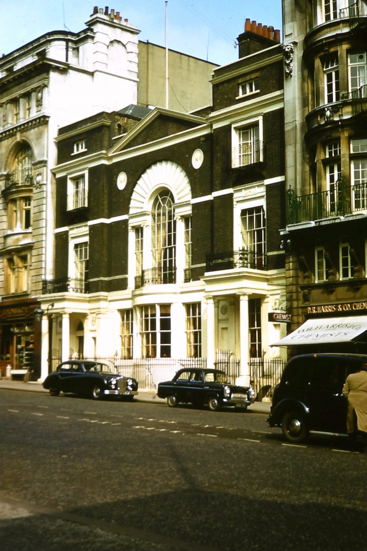Colour Snapshots of London in the 1950s - Flashbak