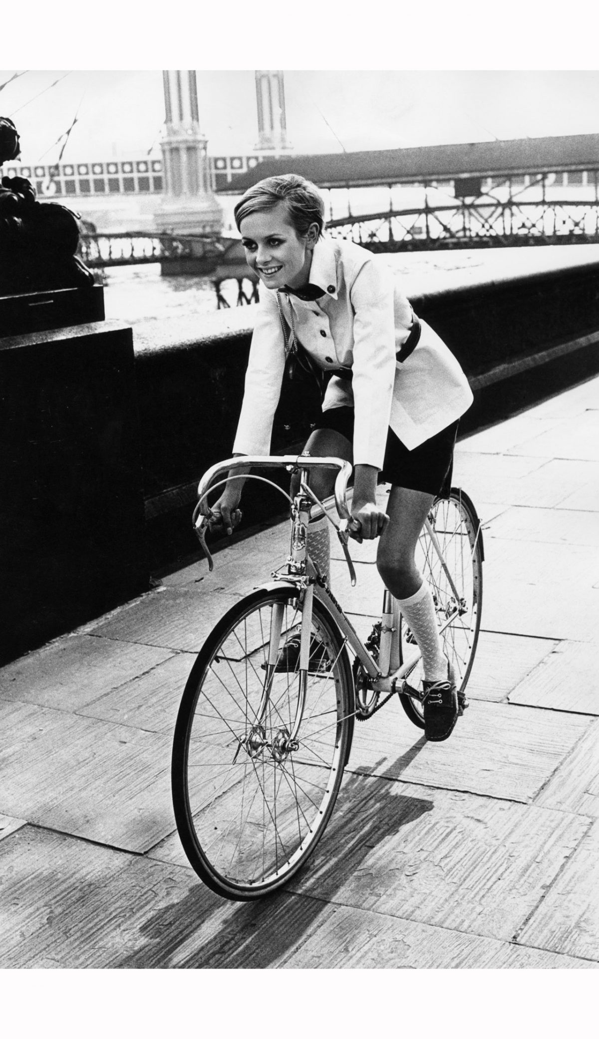 A Marvellous Collection of Photos of Dame Lesley Lawson aka Twiggy ...
