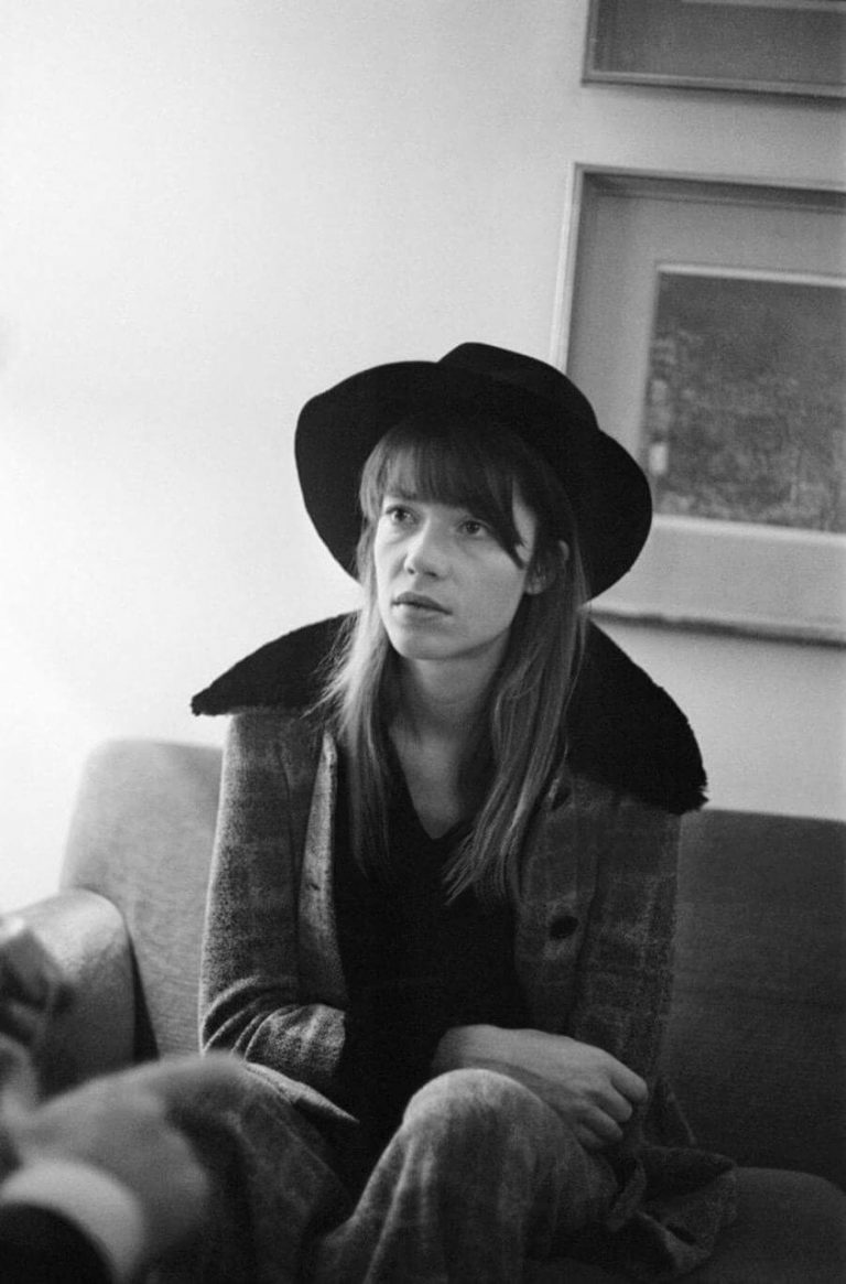 Photographs of Singer Françoise Hardy in London - Flashbak