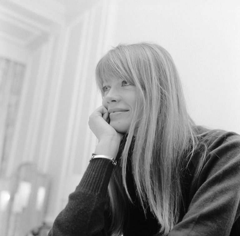 Photographs of Singer Françoise Hardy in London - Flashbak