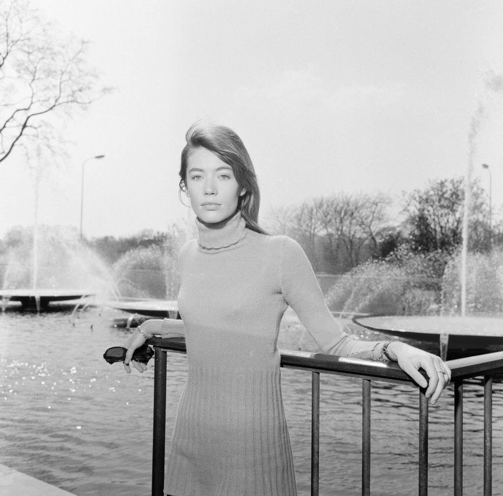 Françoise Hardy relaxes in the spring sunshine, Hyde Park, London ...