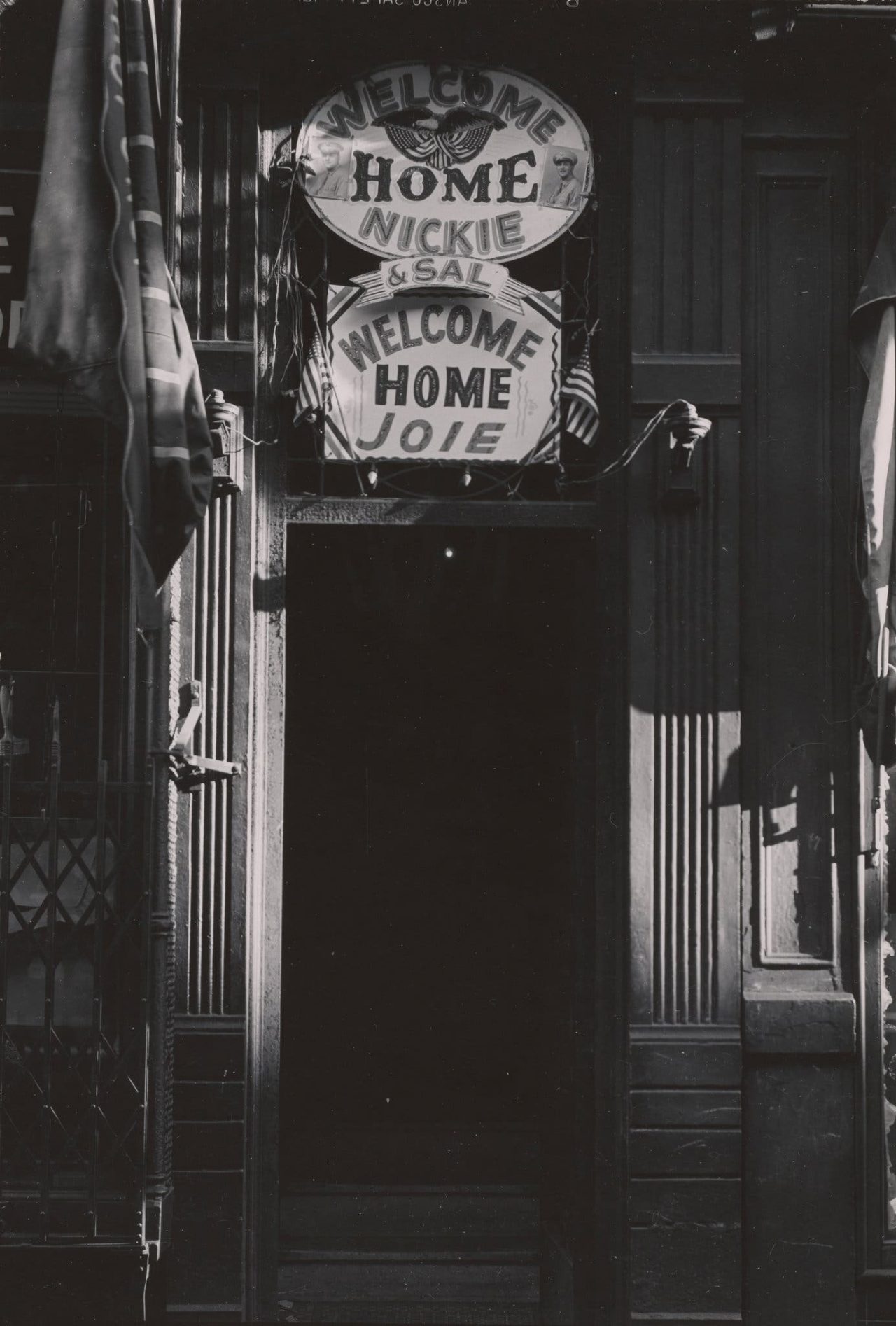 “Welcome home” signs on Third Avenue. 1945. - Flashbak