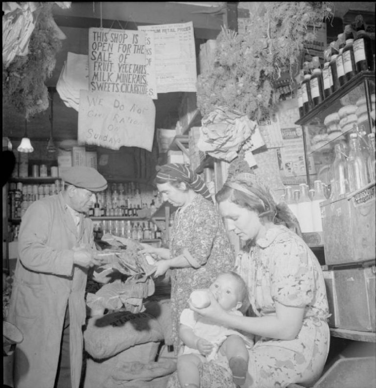 Fascinating Photos of the Muslim Community in Cardiff's Tiger Bay, 1943 ...