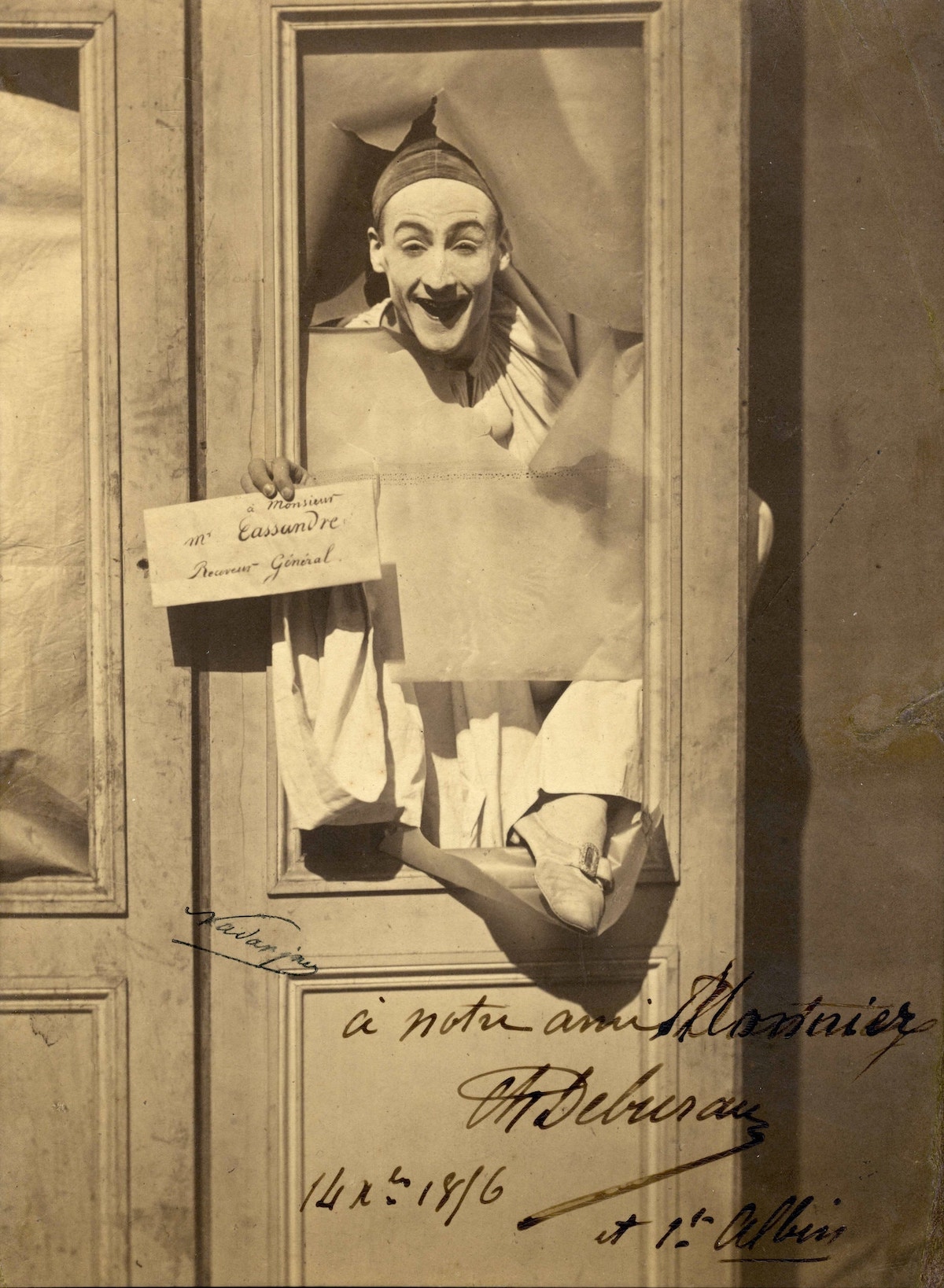 Pierrot_Climbing_Through_a_Window,_1854–1855,_by_Nadar - Flashbak