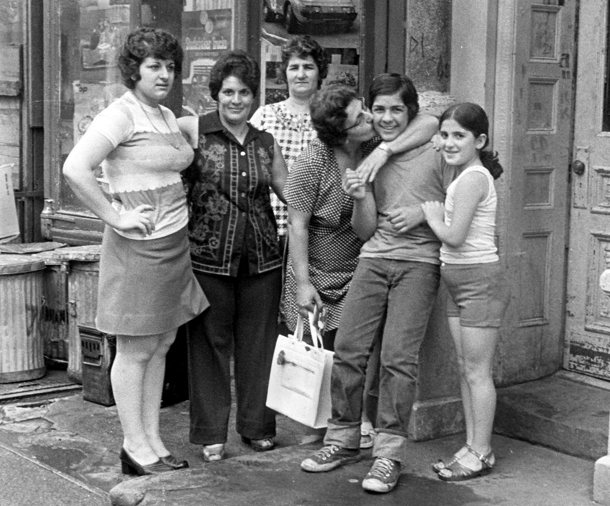 The Mantzaris E 3rd St 1975 - © Rich Allen - Flashbak