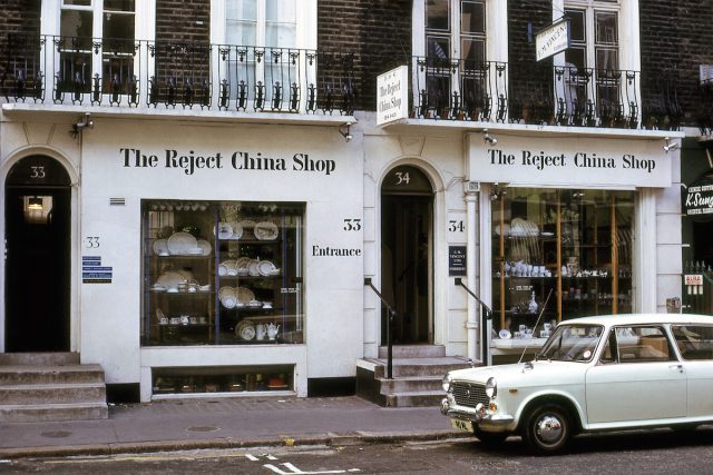 More Glorious Colour Photographs of London in 1972 - Flashbak