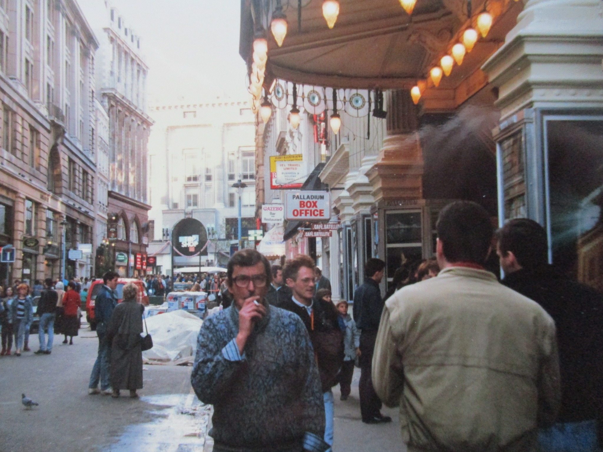 A Day Out in London on the 14th November 1987 - Flashbak