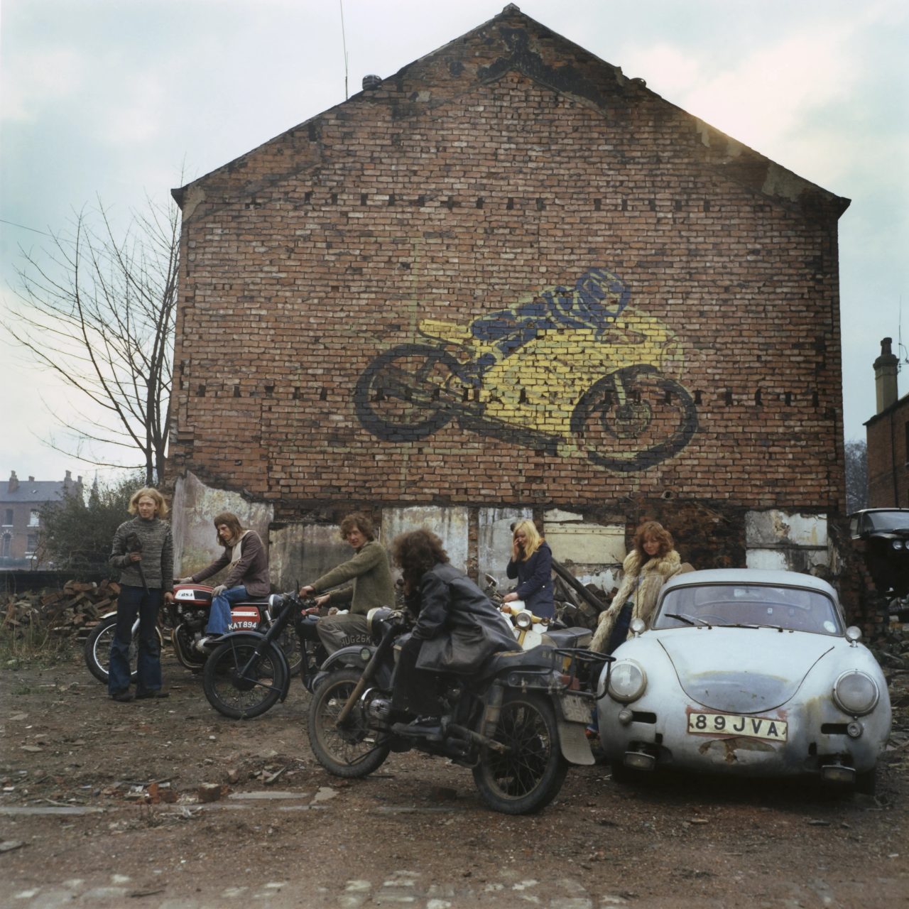 Strangely Familiar: Peter Mitchell Paints The Everyday In Colour Film ...