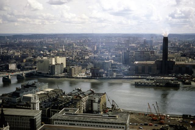 More Glorious Colour Photographs of London in 1972 - Flashbak
