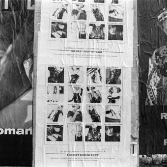 Posters, Grays Inn Rd, Kings Cross, Camden, 1990, 90-2b-55 - Flashbak