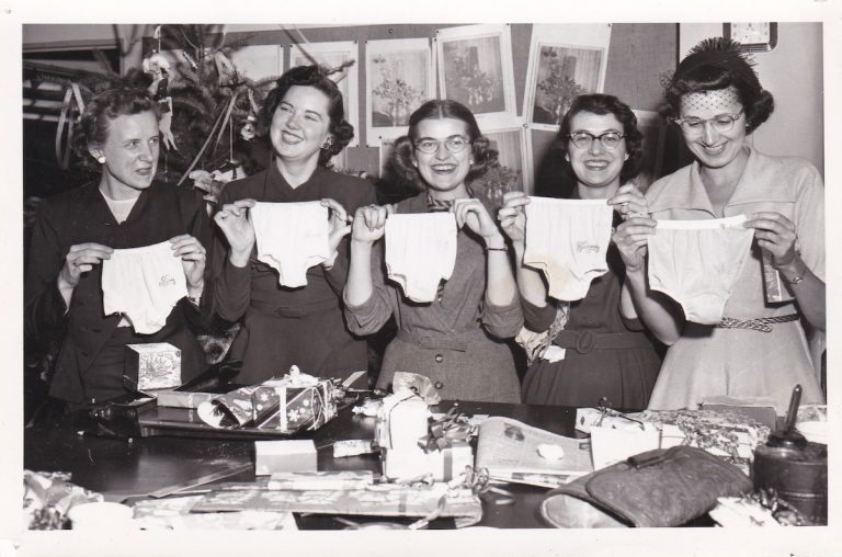 Show Us Your Knickers: Vintage Snapshots Of People And Their Underwear ...