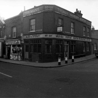 East London 1960s panoramas-16 - Flashbak