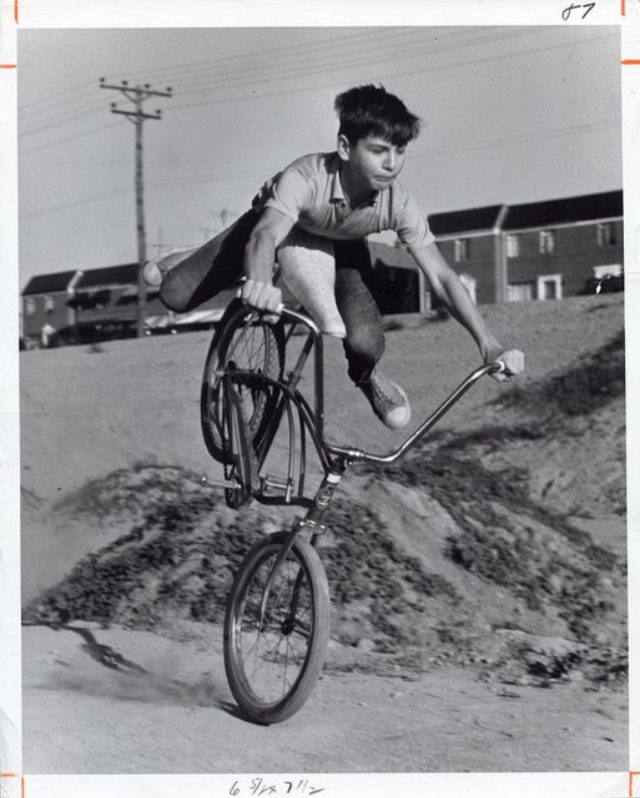 Snapshots of Kids Bike Jumping in the 1970s - Flashbak