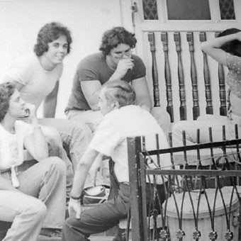Brooklyn Stoop 57ST 1977 pic2 - Flashbak