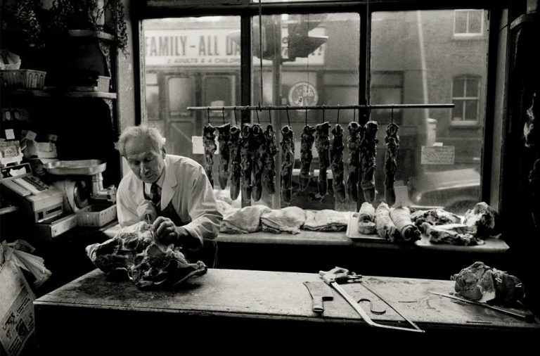 Dublin in 1991: Photographing The Feeling Of A City On The Edge - Flashbak