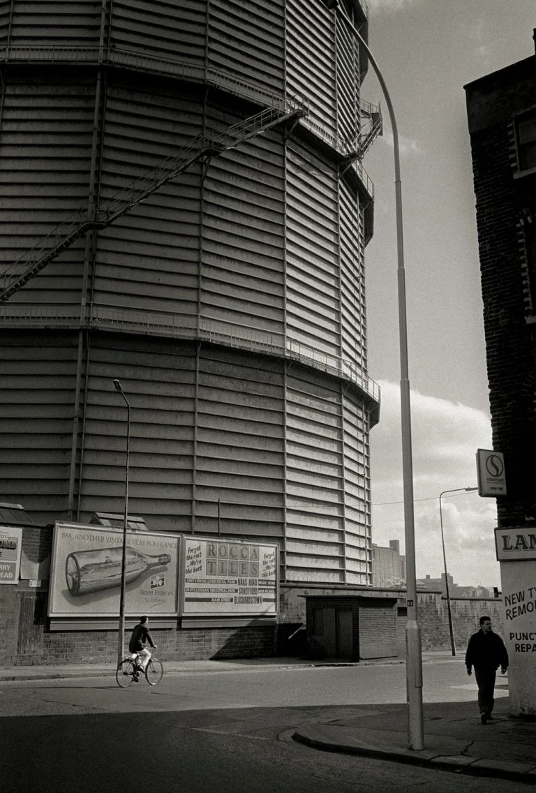 Dublin in 1991: Photographing The Feeling Of A City On The Edge - Flashbak