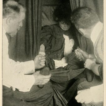 phenomenaofmaterialisation Figure 31 - Flashbak