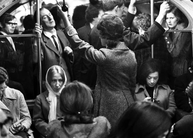 Rush Hour On The London Underground, 1973 - Flashbak