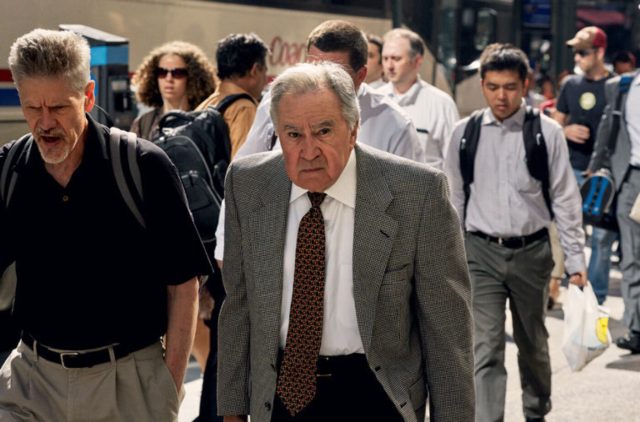 Watching The Commuter at 42nd and Vanderbilt, NYC - 2007–2016 - Flashbak