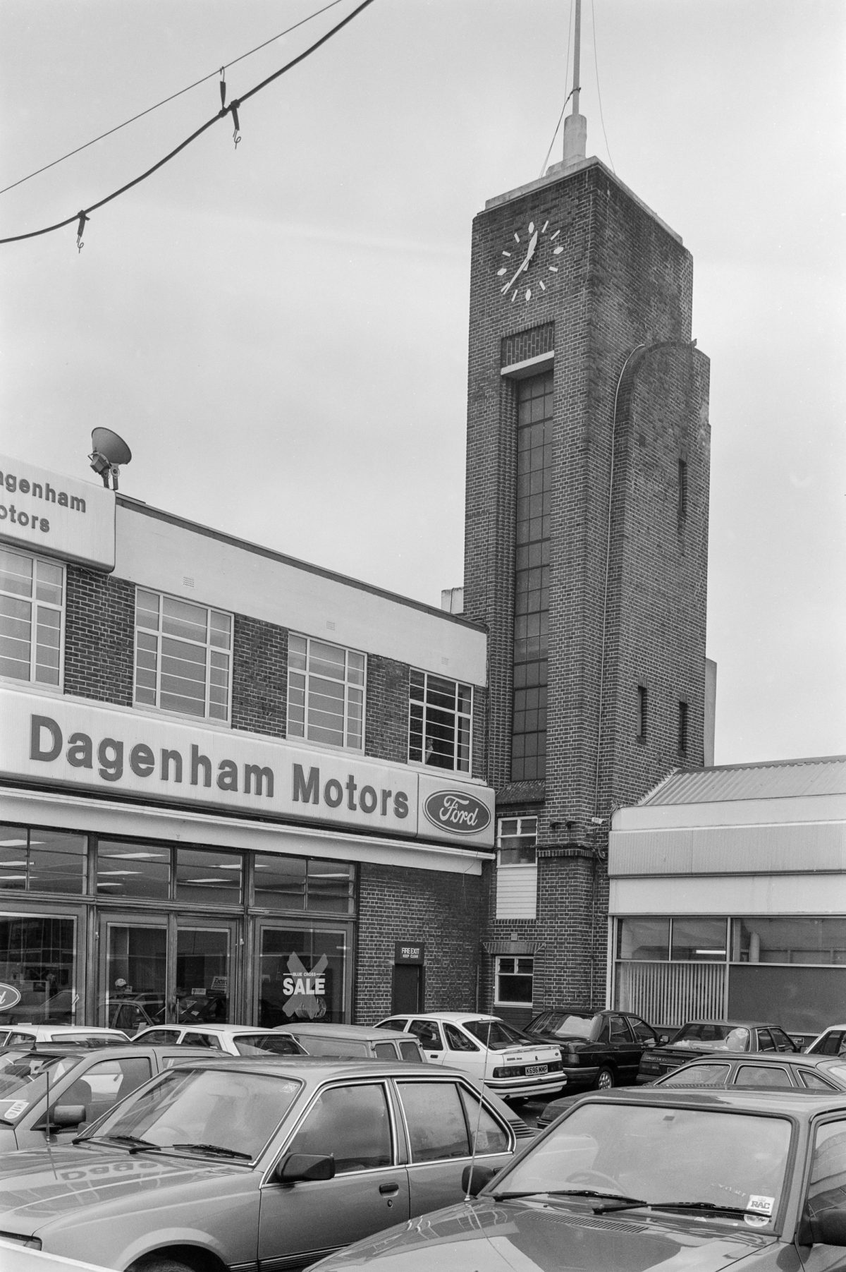 Dagenham Motors, New Road, Dagenham, Barking & Dagenham, 1993, 93-11i ...