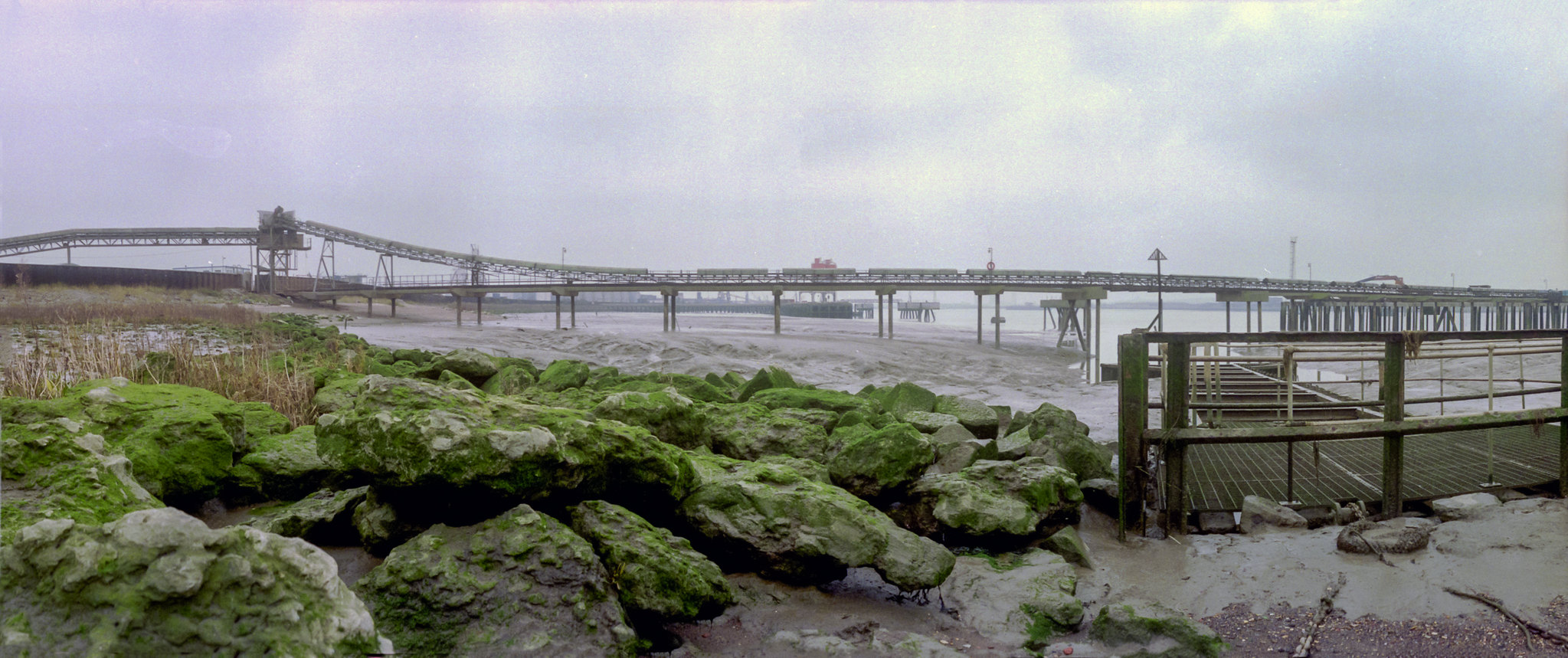 River Thames, Dagenham, Barking & Dagenham, 1993 - Flashbak