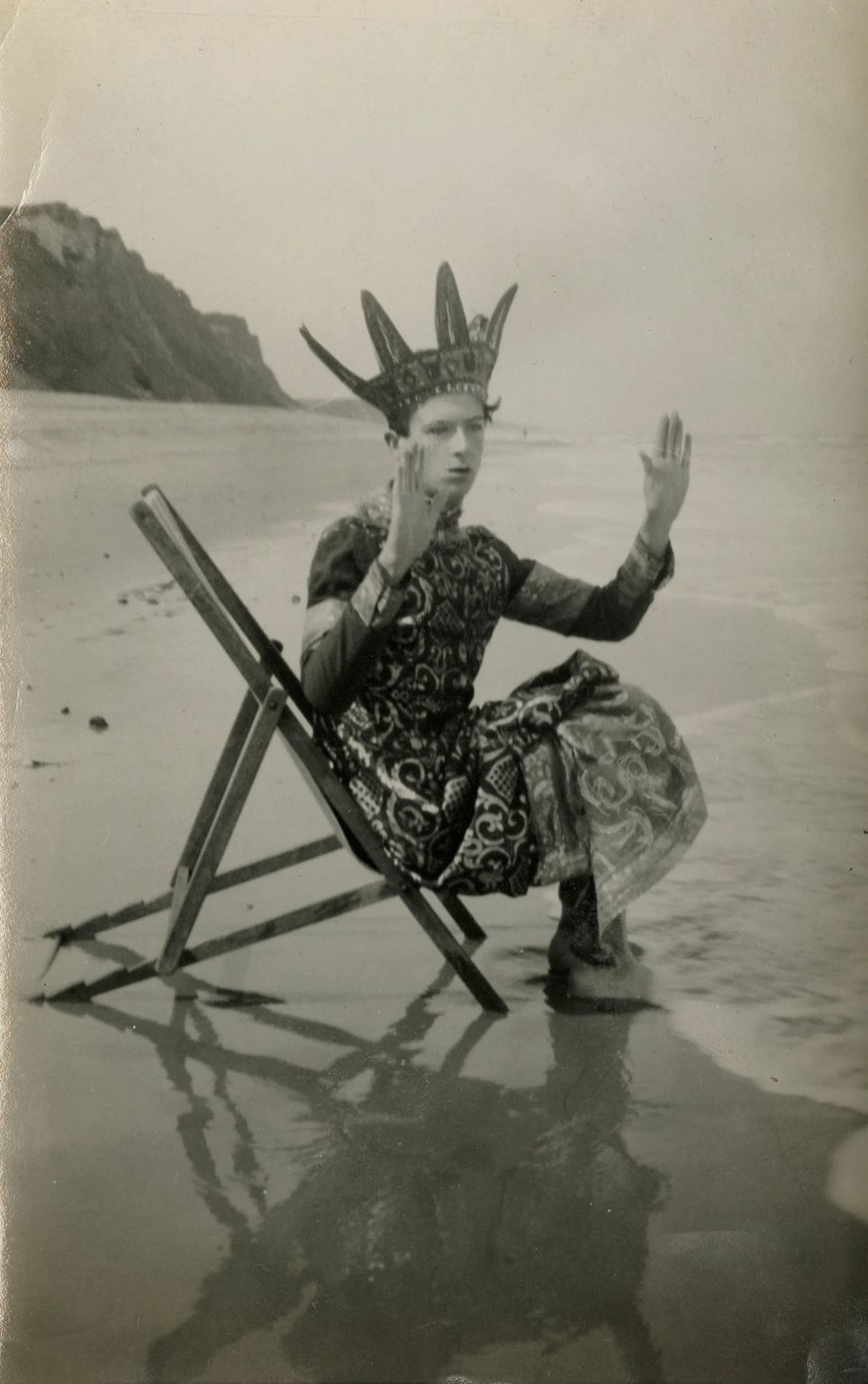 Self-portrait as King Cnut, circa 1915, London - Flashbak