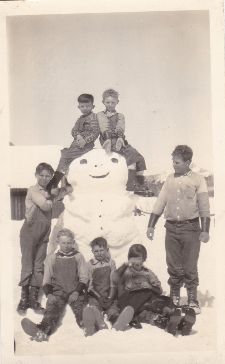 Snowmen and Snow People in Vintage Found Photos - Flashbak