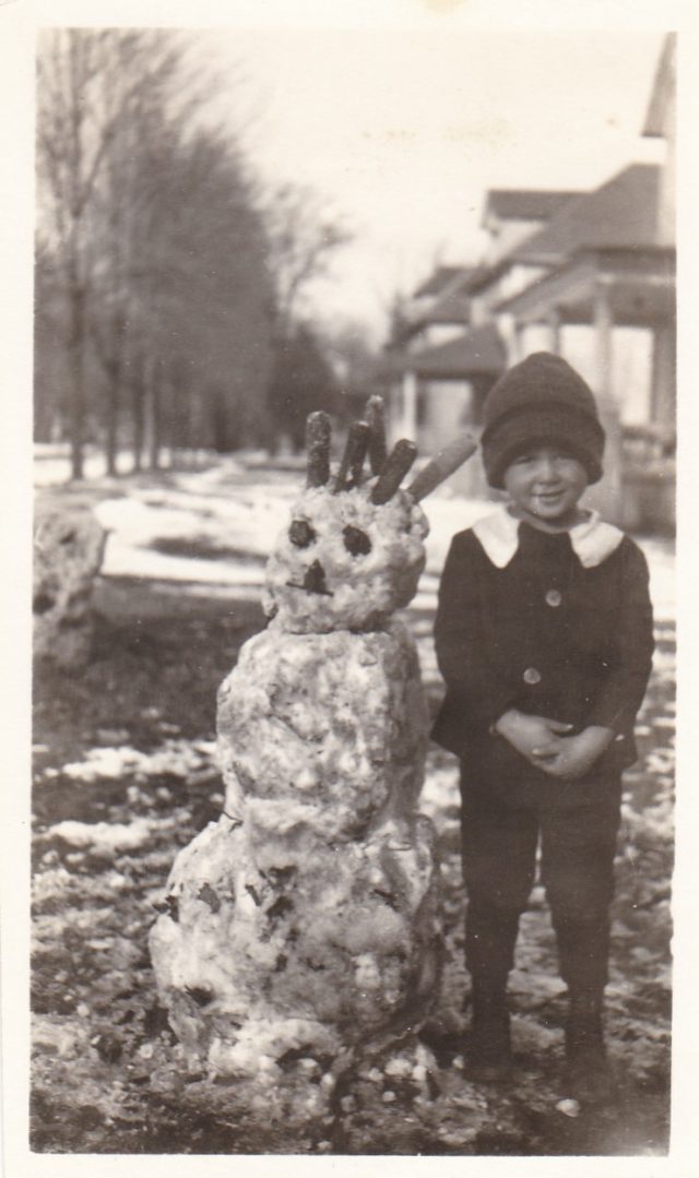 Snowmen and Snow People in Vintage Found Photos - Flashbak